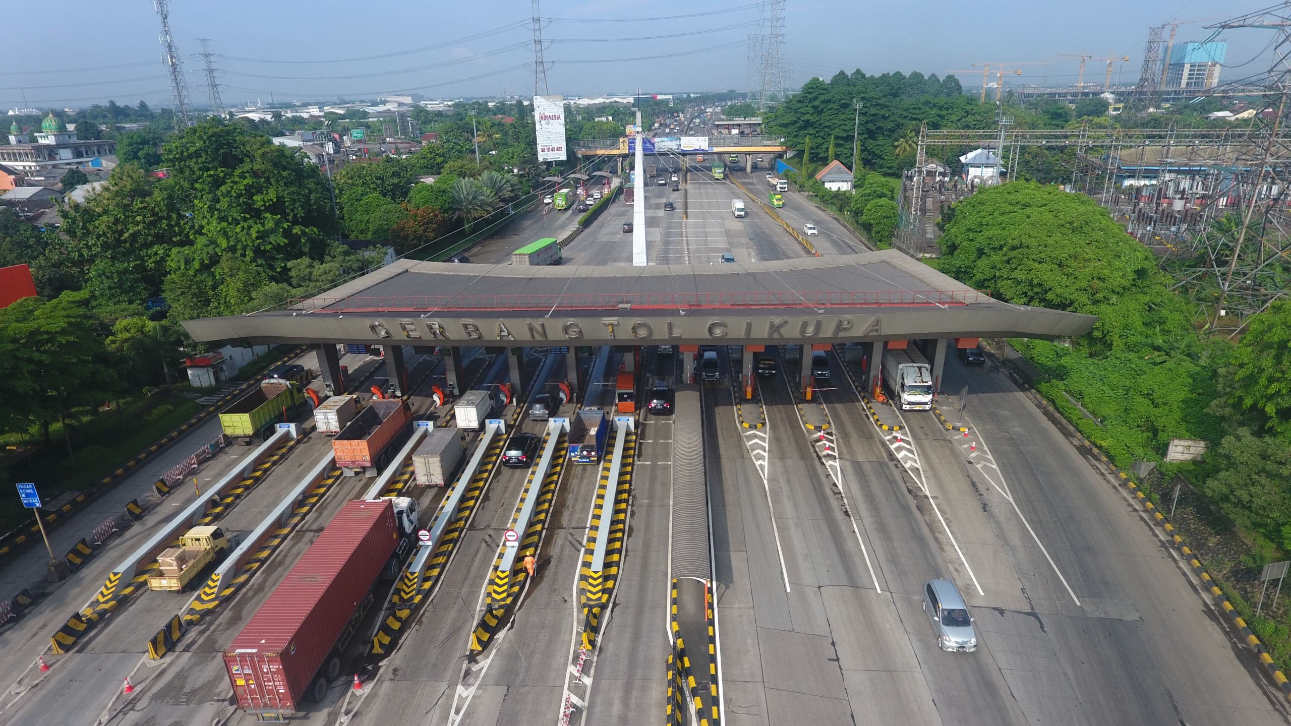 Tahun Baru 2023, Pengguna Jalan Tol Tangerang-Merak 'Dihadiahi ...